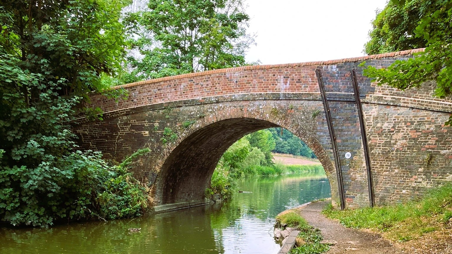 Isambard Kingdom Brunel & the pair of rails on Vicarage Bridge ...
